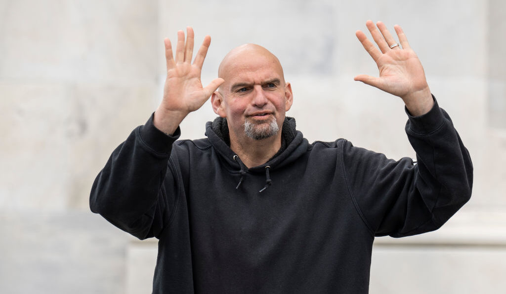 WATCH: Fetterman arrives for Trump's Inauguration in typical attire