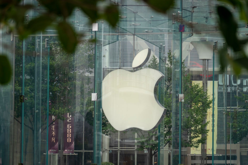 WATCH: Rioters loot Apple store during LA protests, then Apple gets the ...