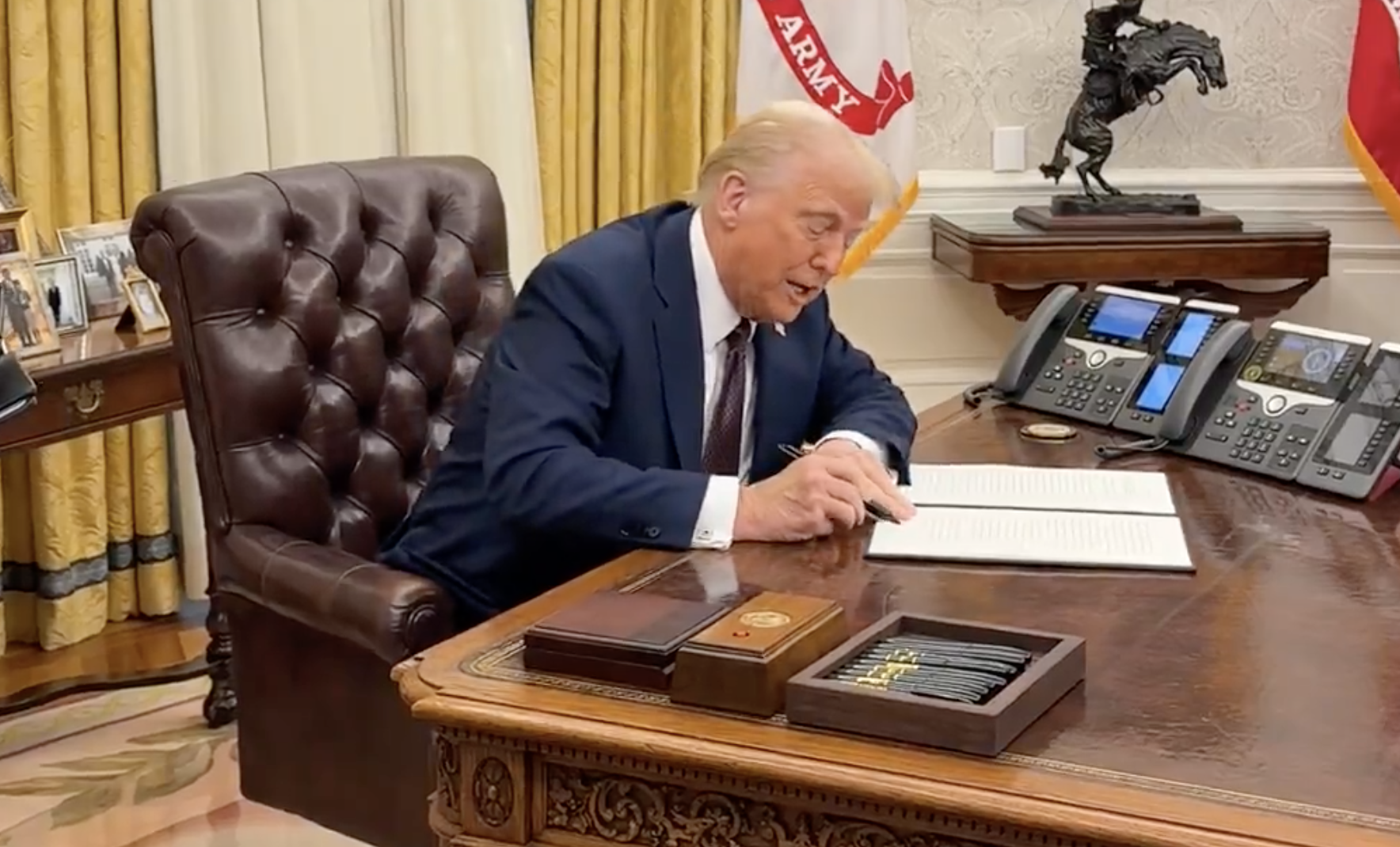 WATCH: Trump signs more executive orders, speaks to reporters in Oval ...